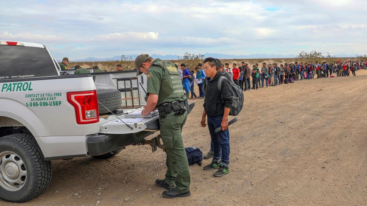 Arizona checkpoint compromised — Border Patrol agent caught helping ...